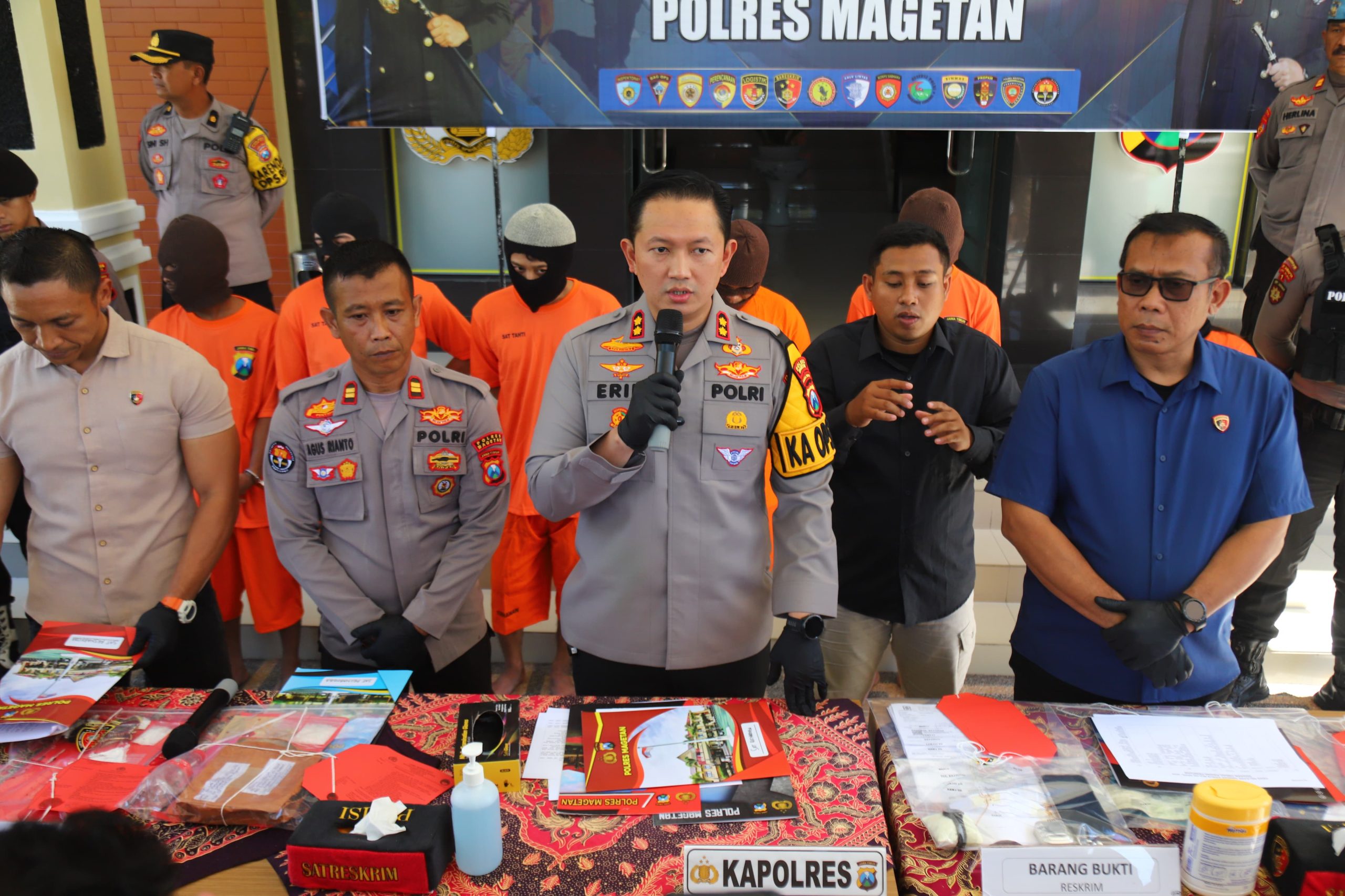Sat resnarkoba Magetan Bongkar Jaringan Narkoba Lintas Wilayah, 4 Orang Ditangkap - Tribratanews ...
